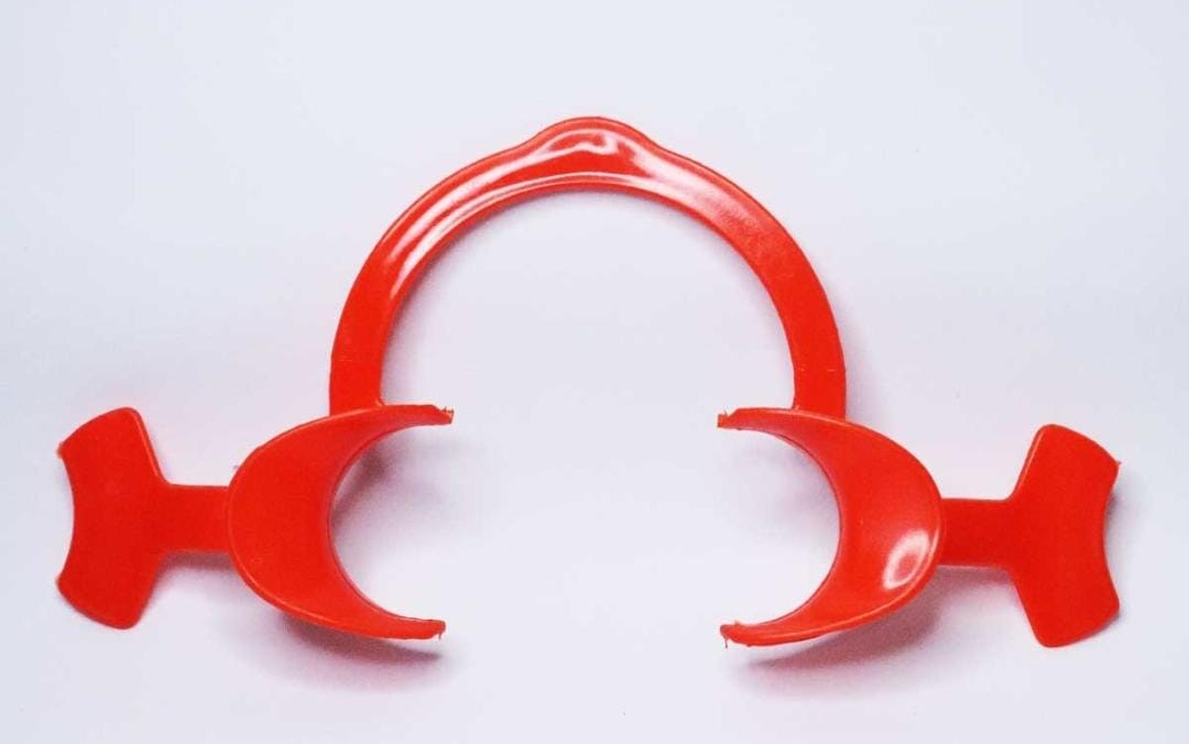 SD Cheek retractor 1pack – Sai Dental Supplier